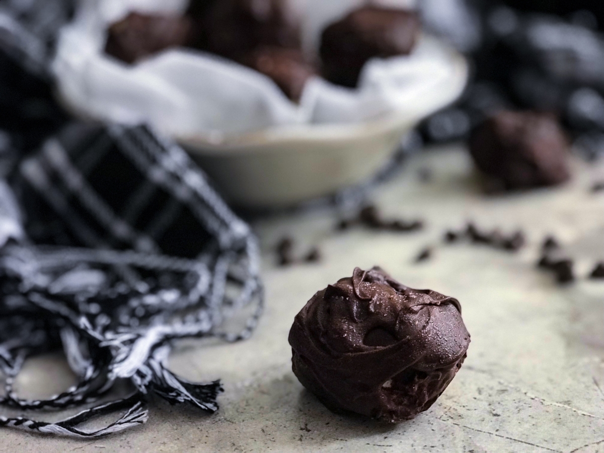 Sugar-Free No Bake Cheesecake Truffles - Butter Together Kitchen